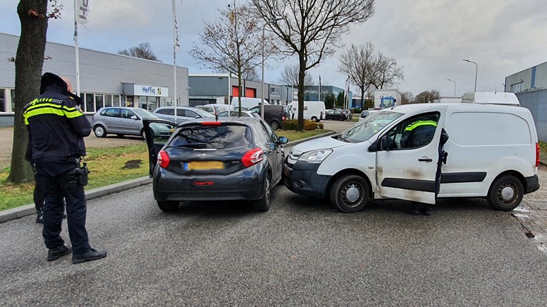 Gewonde bij botsing tussen twee auto's in Hoogeveen - Radio Hoogeveen